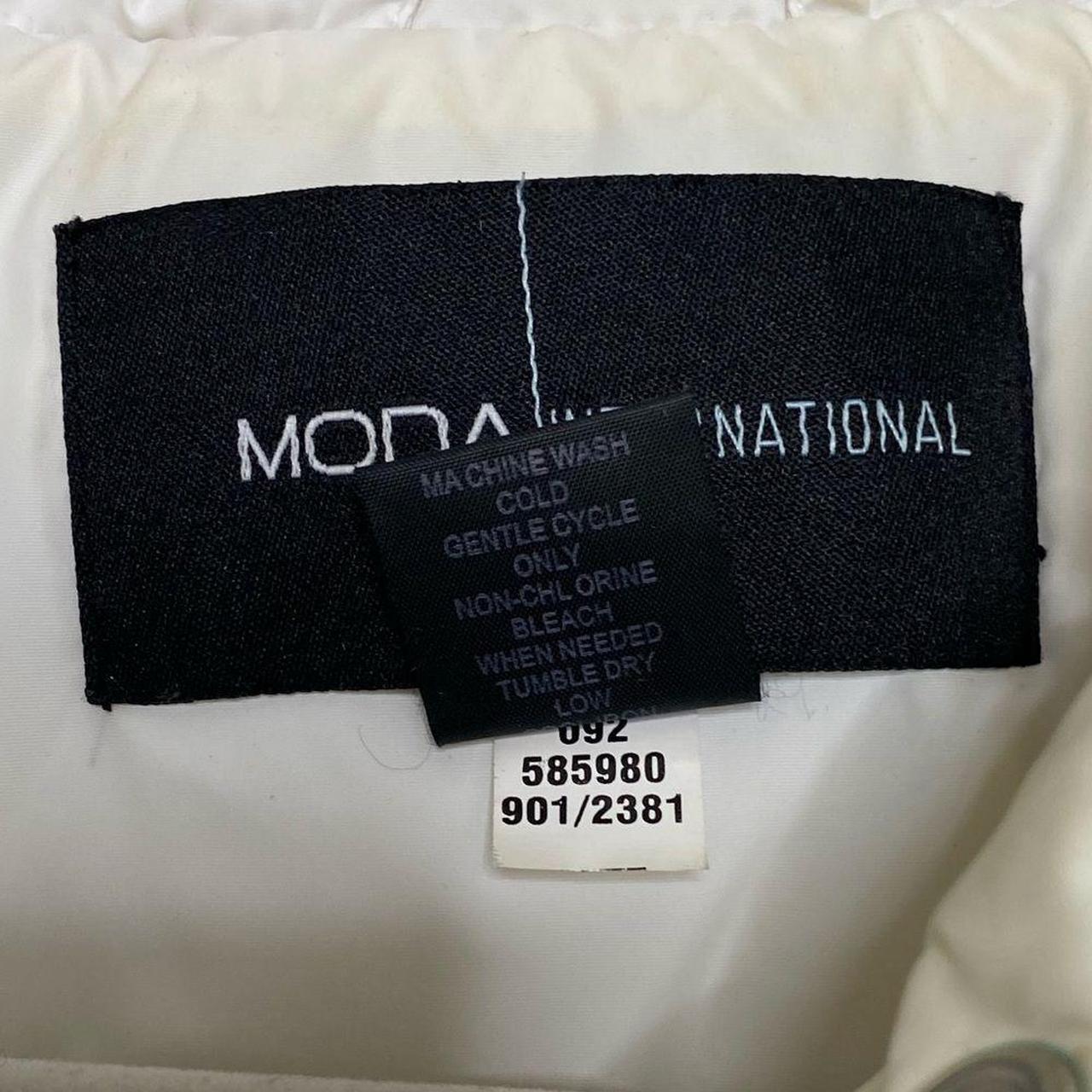 MODA International white puffer coat with snap... - Depop