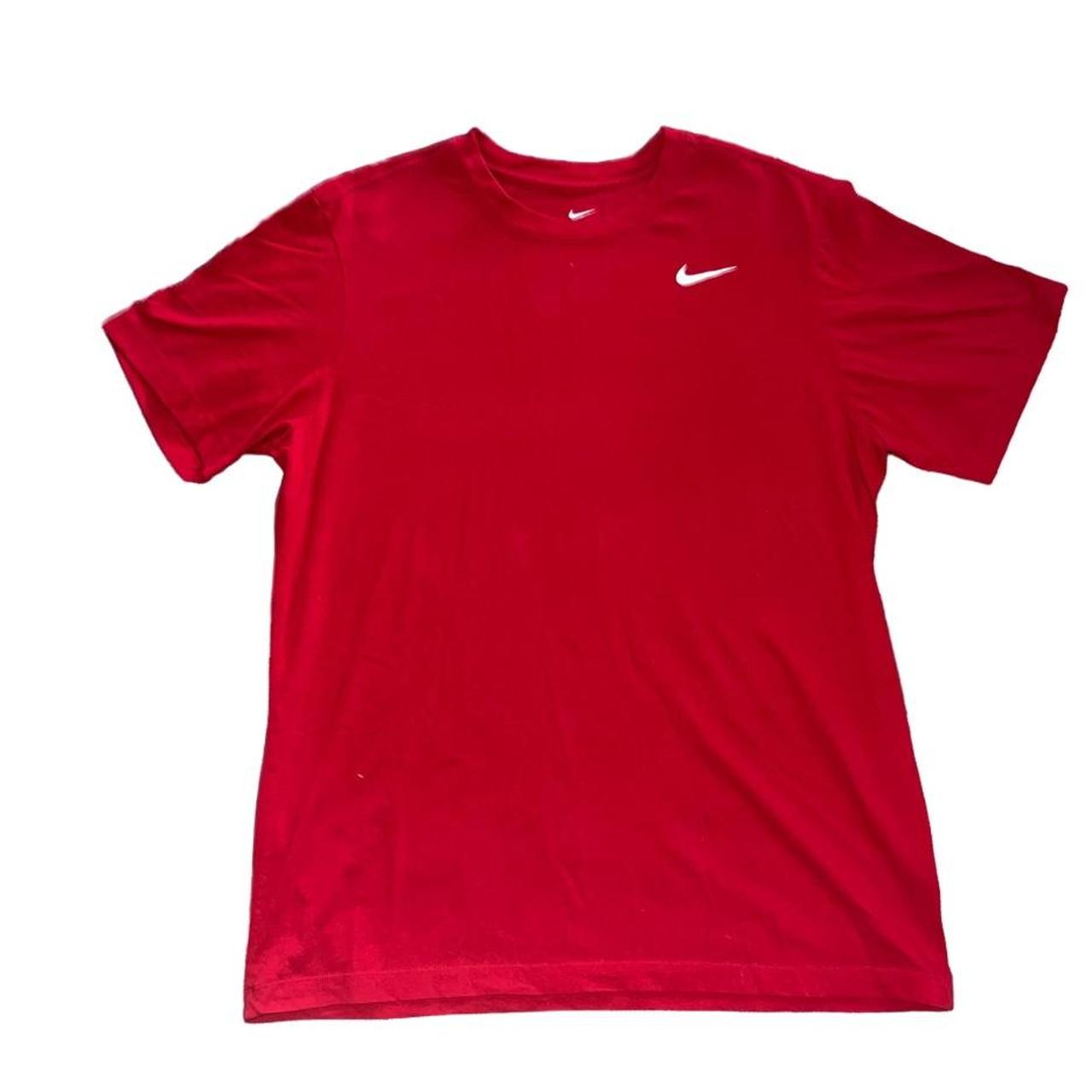 Red Nike T-shirt L - Depop