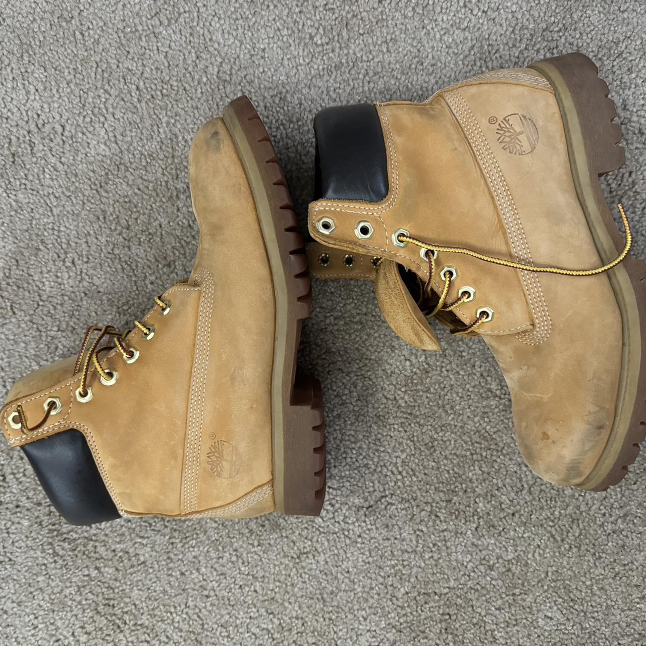 Really good condition timbs fit a size 8 perfect - Depop
