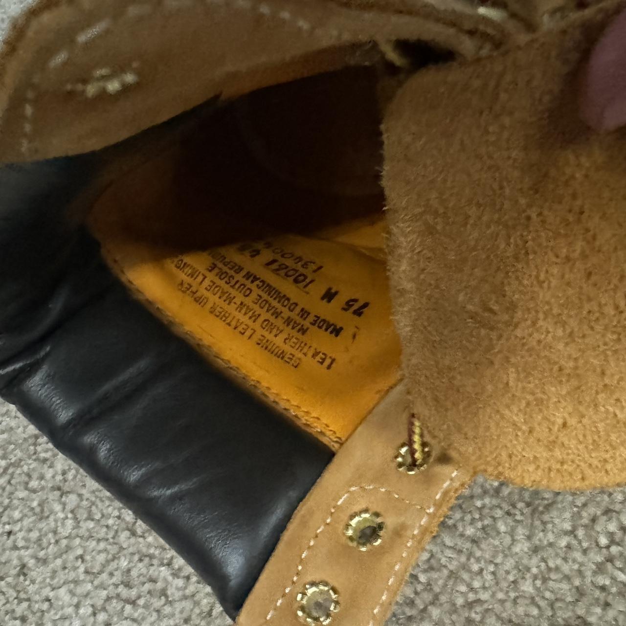 Really good condition timbs fit a size 8 perfect - Depop