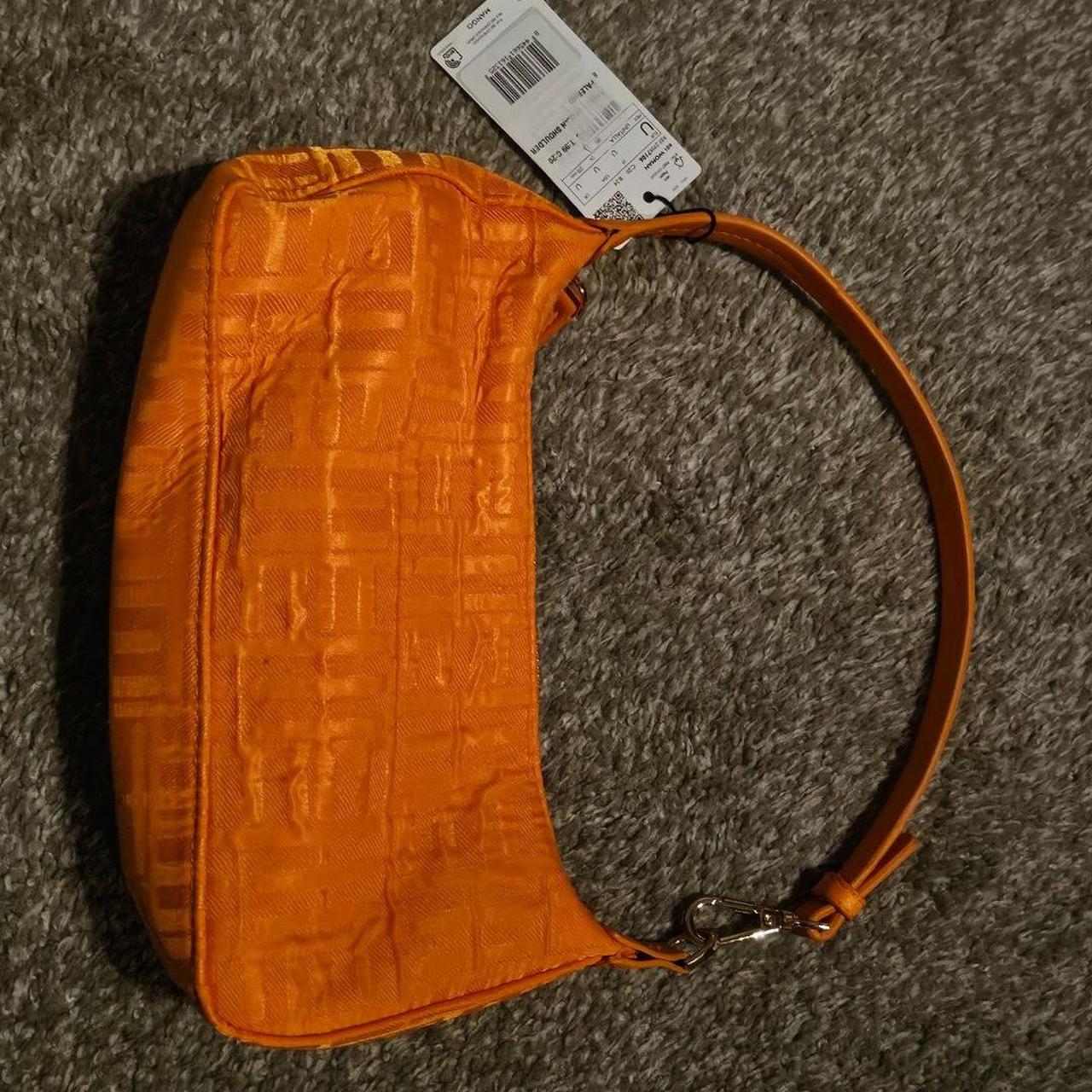 Cute small orange purse - Depop