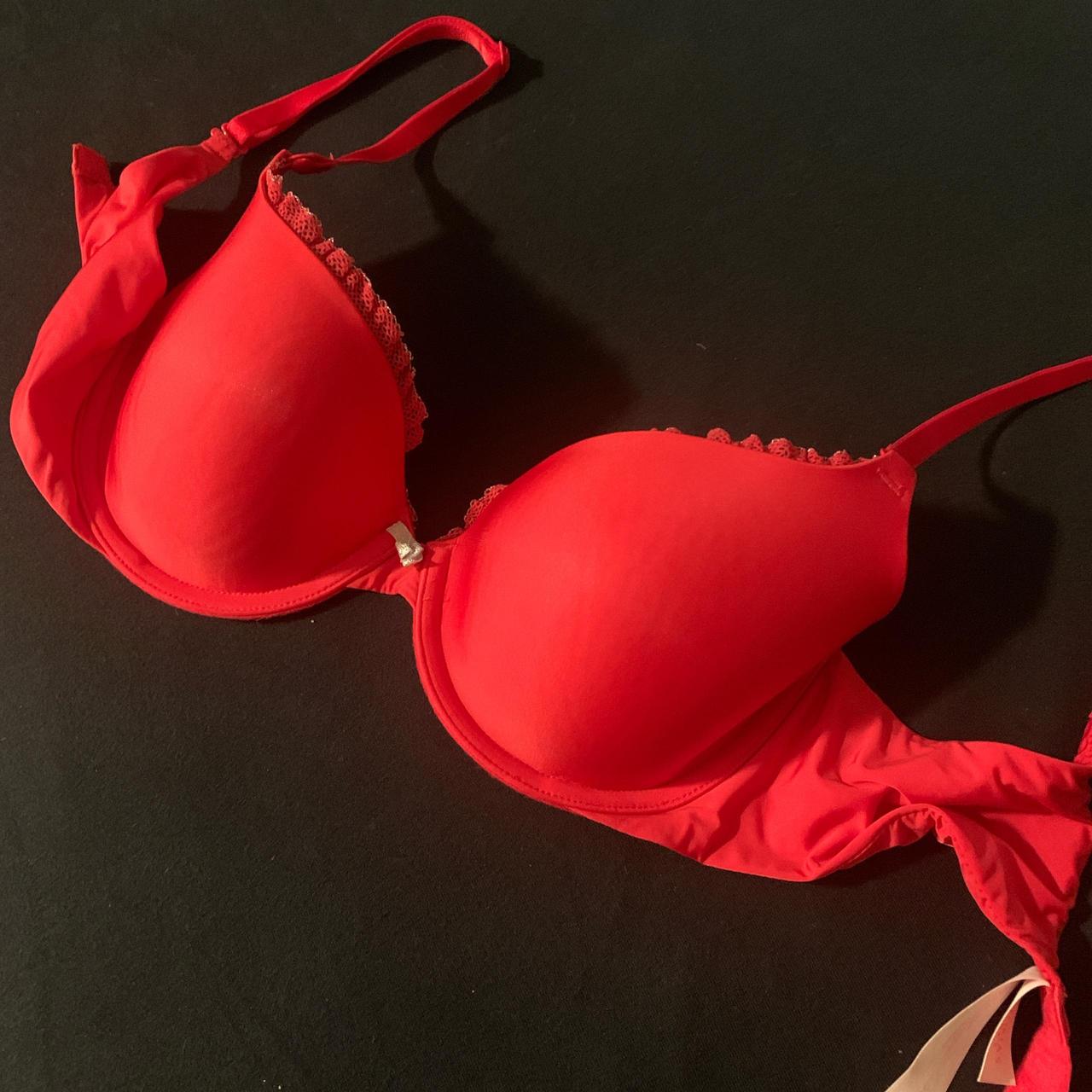 Victoria’s secret demi bra with cute lace and bow - Depop