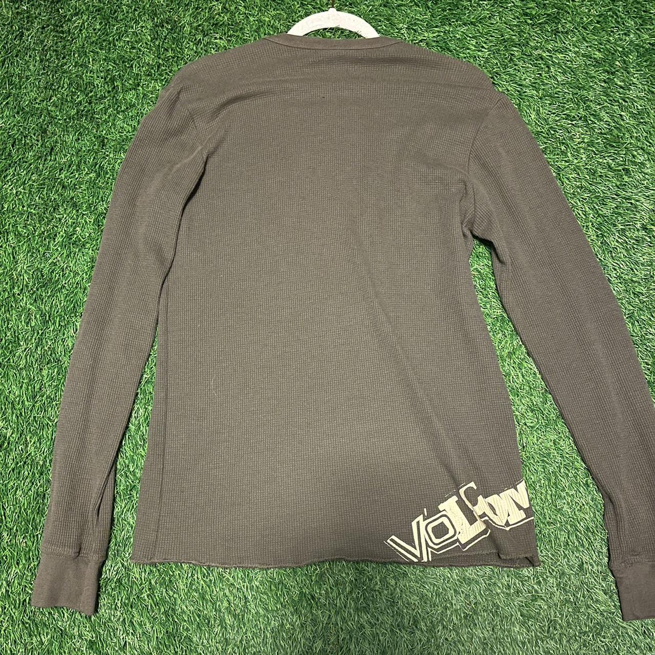 Really cool vintage volcom thermal size large... - Depop