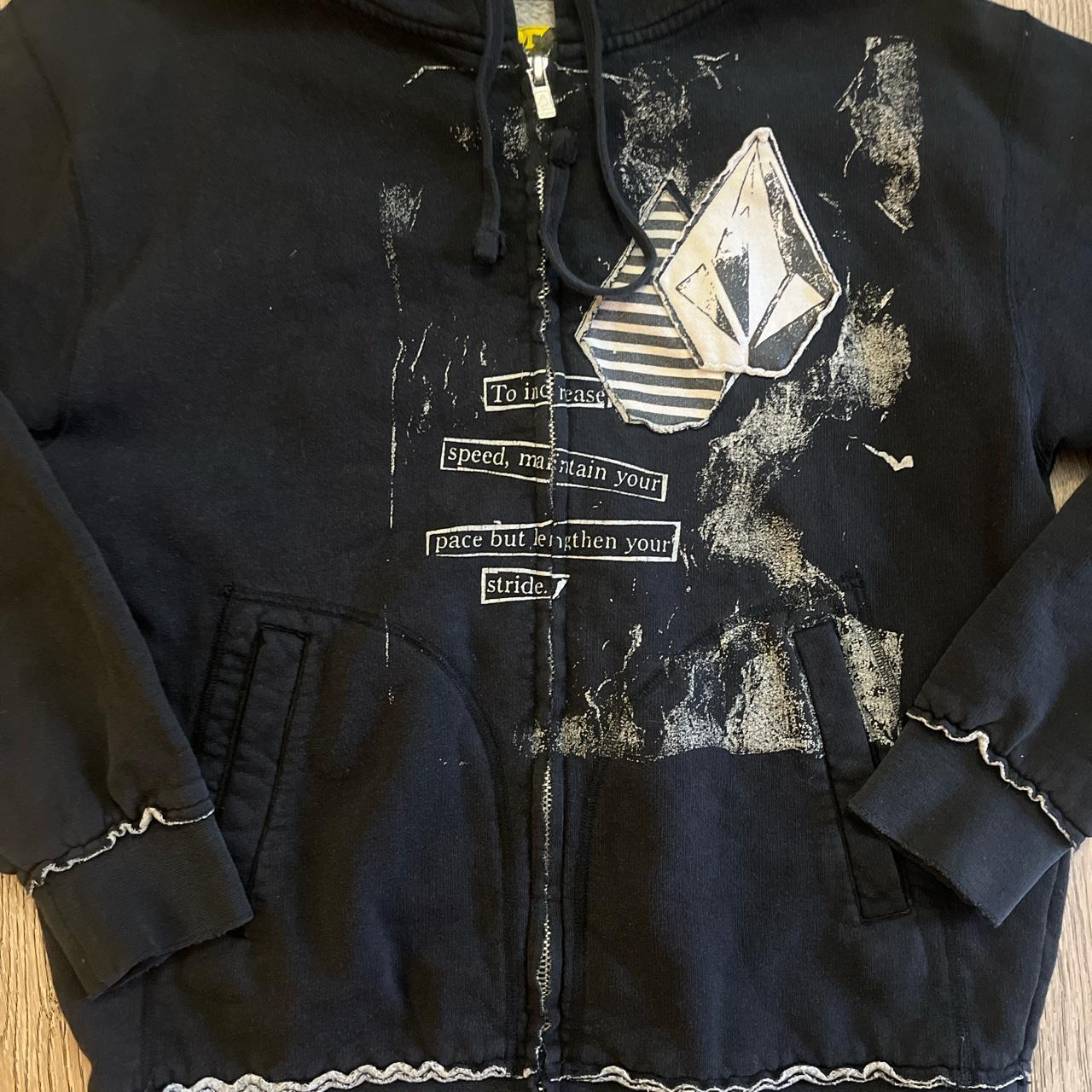 Clean Y2K Volcom zip up🔥🔥 Size Medium top to bottom... - Depop