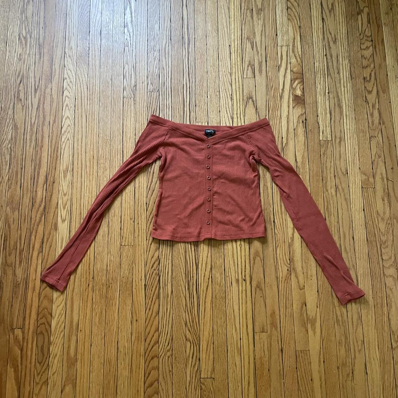 Rue 21 long sleeve cropped shirt :) Women’s size... - Depop