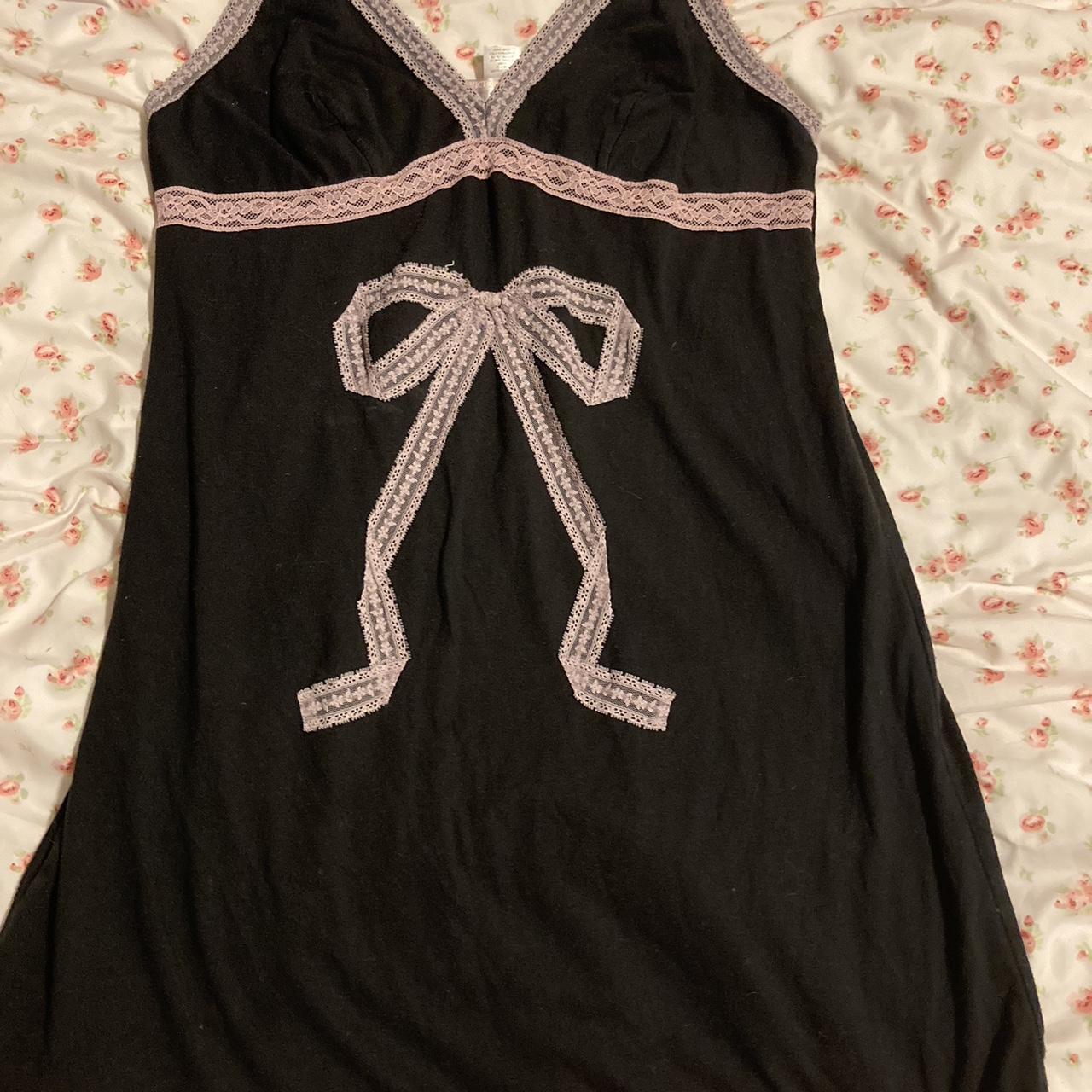Victoria’s secret y2k night gown p the bow part is... - Depop