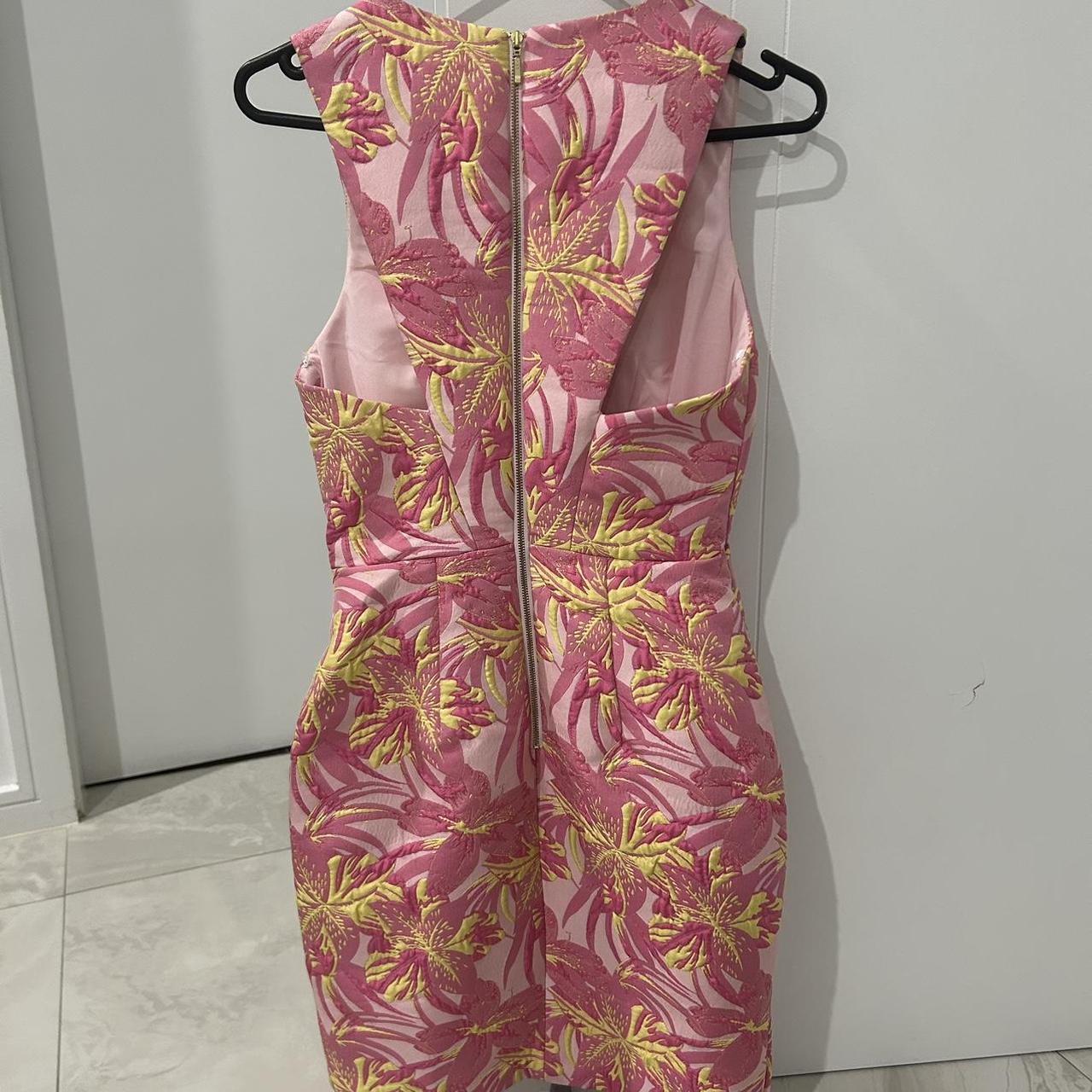 Sheike dress Super cute fit sits nice and tight on... - Depop