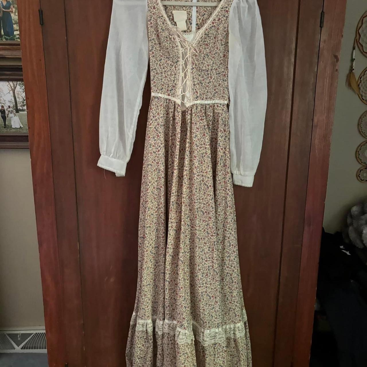 This vintage Gunne Sax dress is a true bohemian gem... - Depop