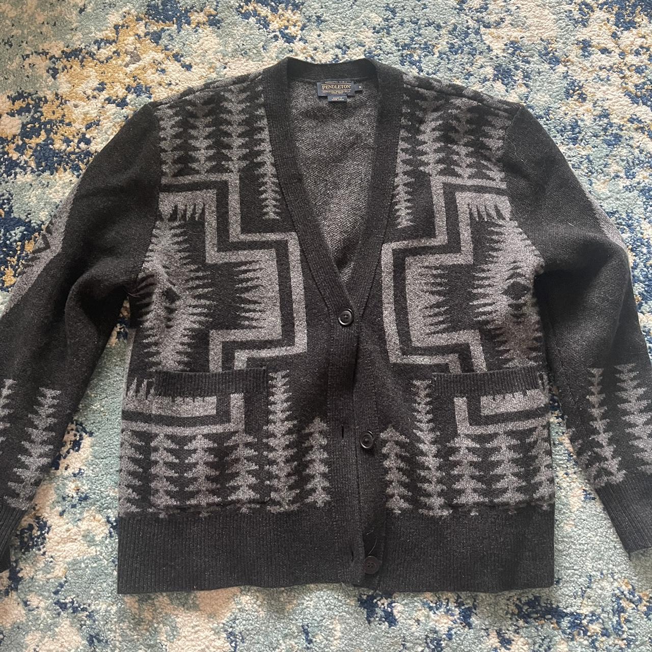 Pendleton Women's Grey and Black Cardigan | Depop