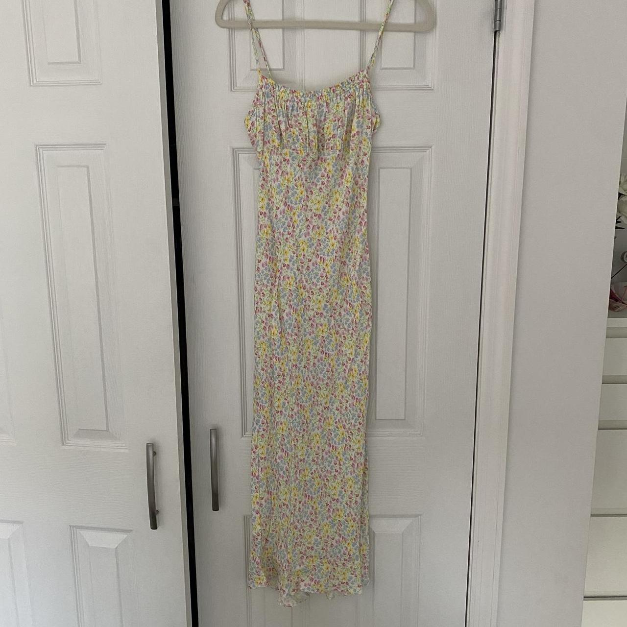 Primark White and Floral Dress size 2 Only worn once... - Depop