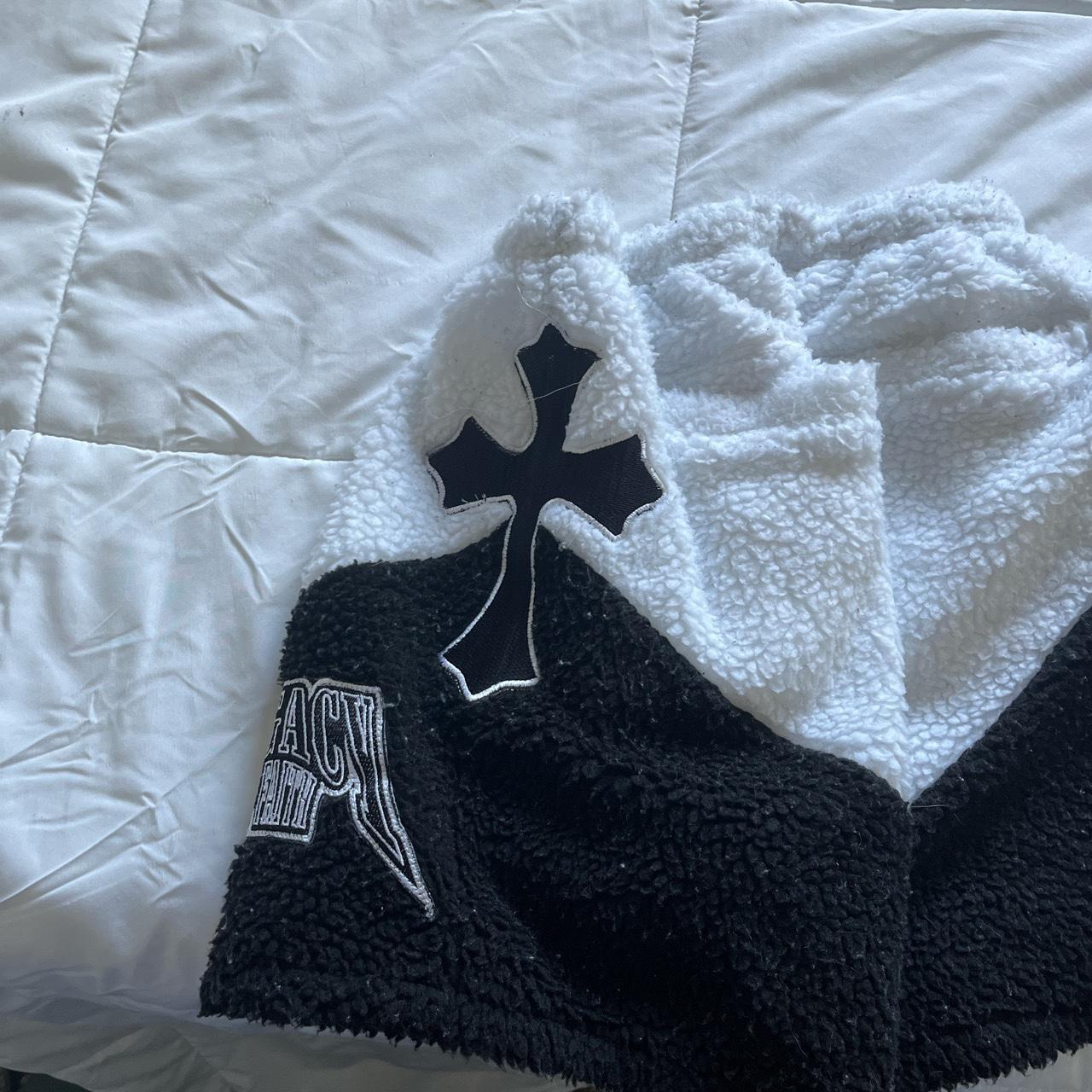 Chasin legacy sherpa shorts Small Worn a few times - Depop