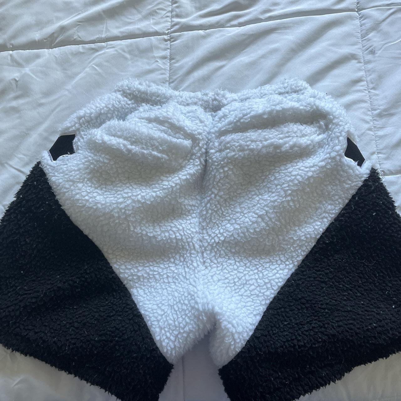 Chasin legacy sherpa shorts Small Worn a few times - Depop