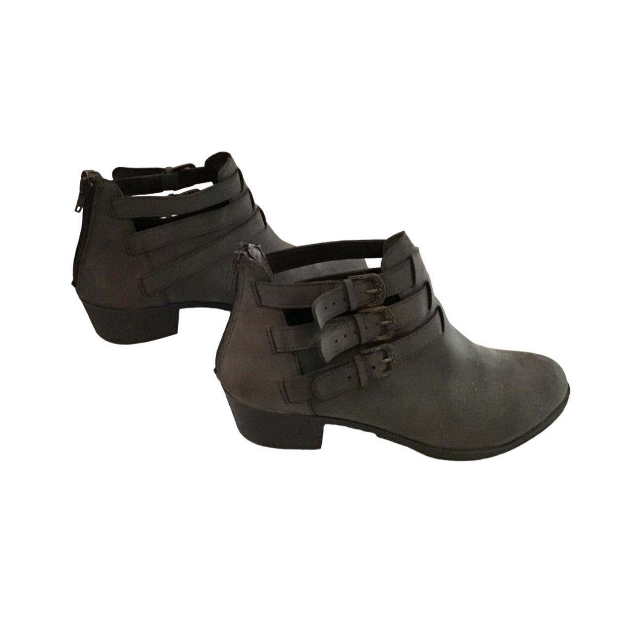 Me Too Women's Grey Boots | Depop