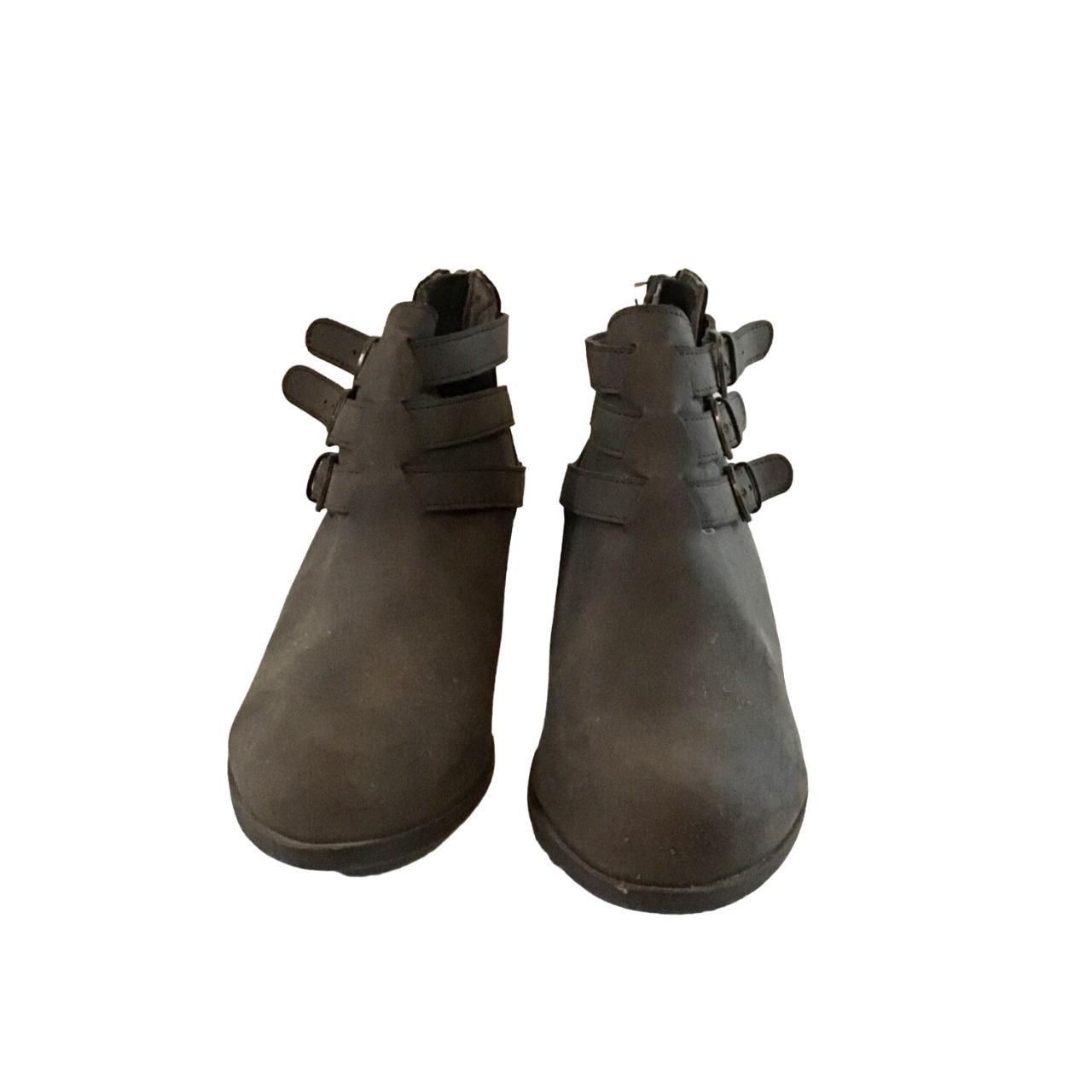 Me Too Women's Grey Boots | Depop