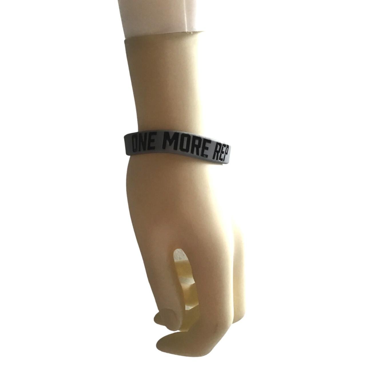 GREY MOTIVATIONAL "ONE MORE REP" SILICONE BRACELET... - Depop