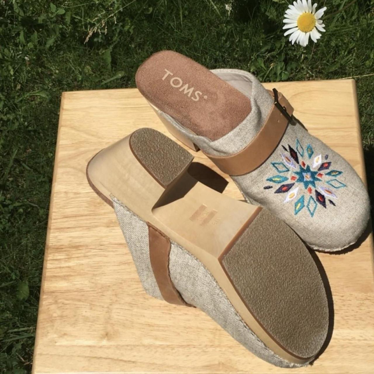TOMS Women's Cream and Blue Clogs | Depop