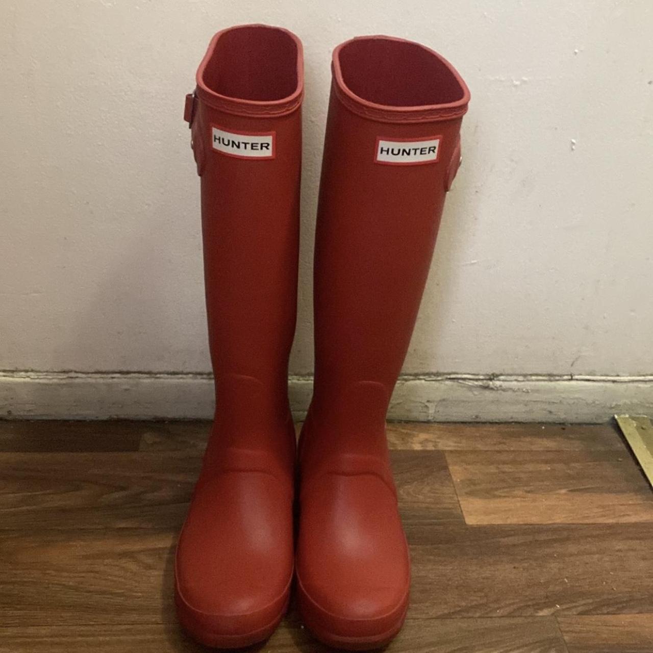 Hunter Women's Red Boots | Depop