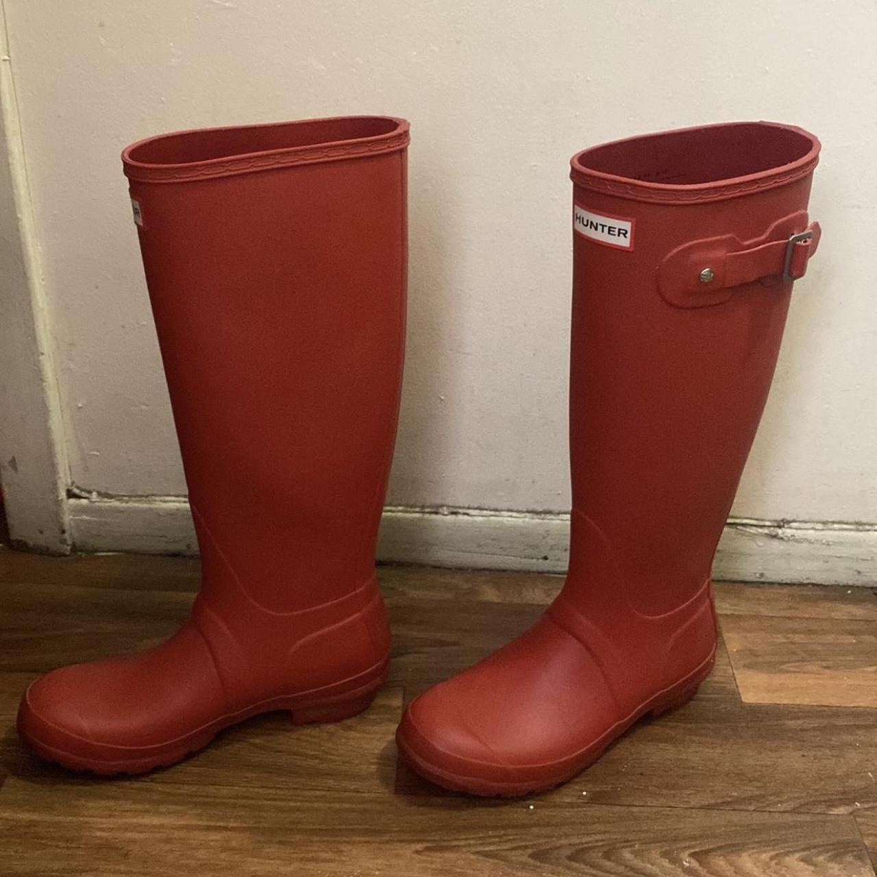 Hunter Women's Red Boots | Depop