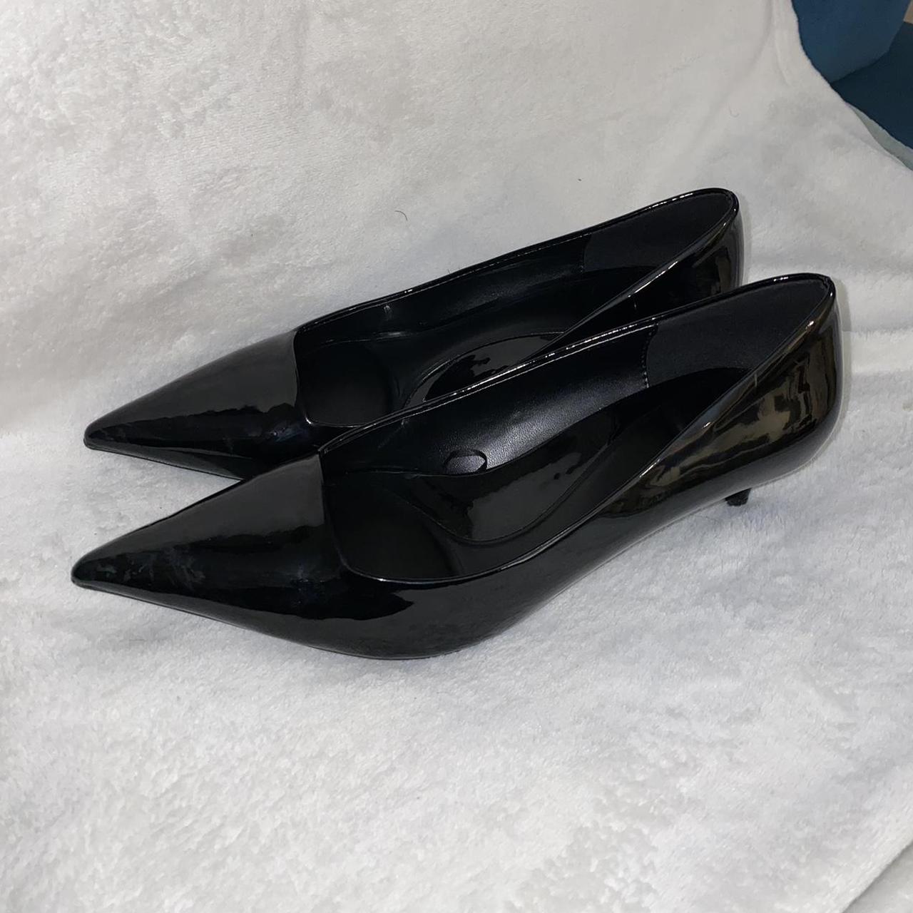 Shiny Black Point Heels Size: Women’s 8 - Depop