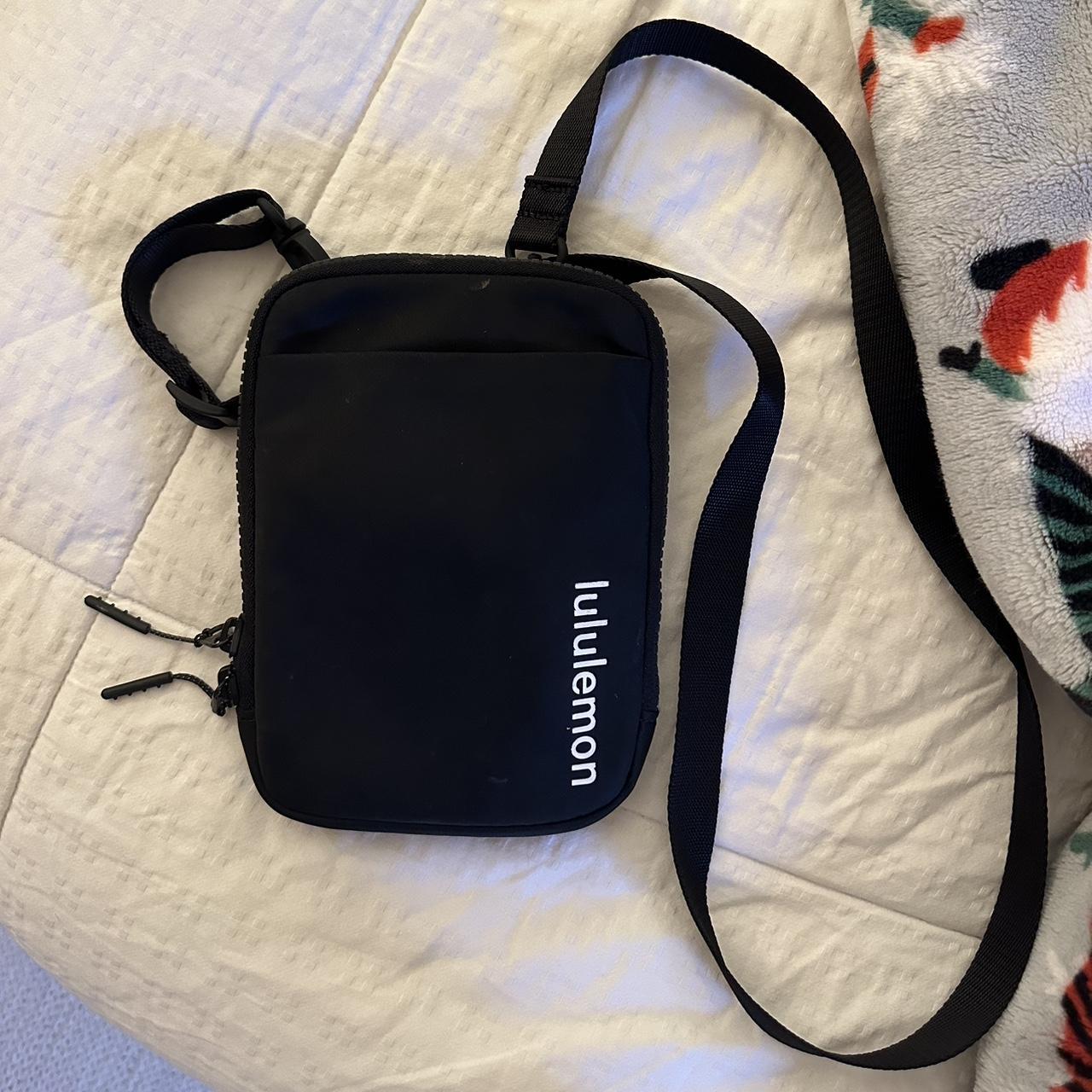 Lululemon Cross Body Tiny Purse/Phone holder - Depop