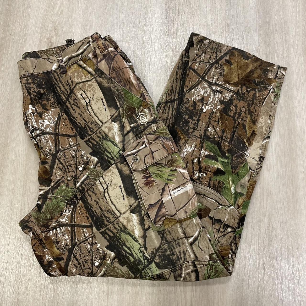 Vintage Y2K Game Winner Realtree Camo Cargo Pants... - Depop