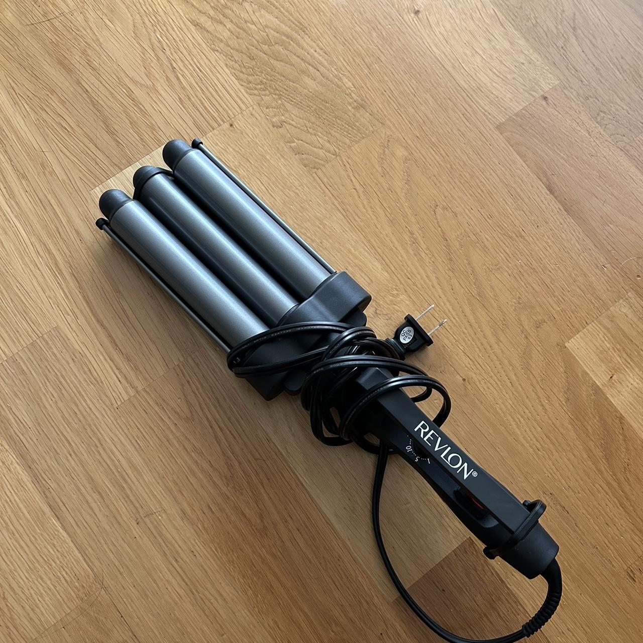 Revlon hair waver 3 barrels Used only a handful of... - Depop