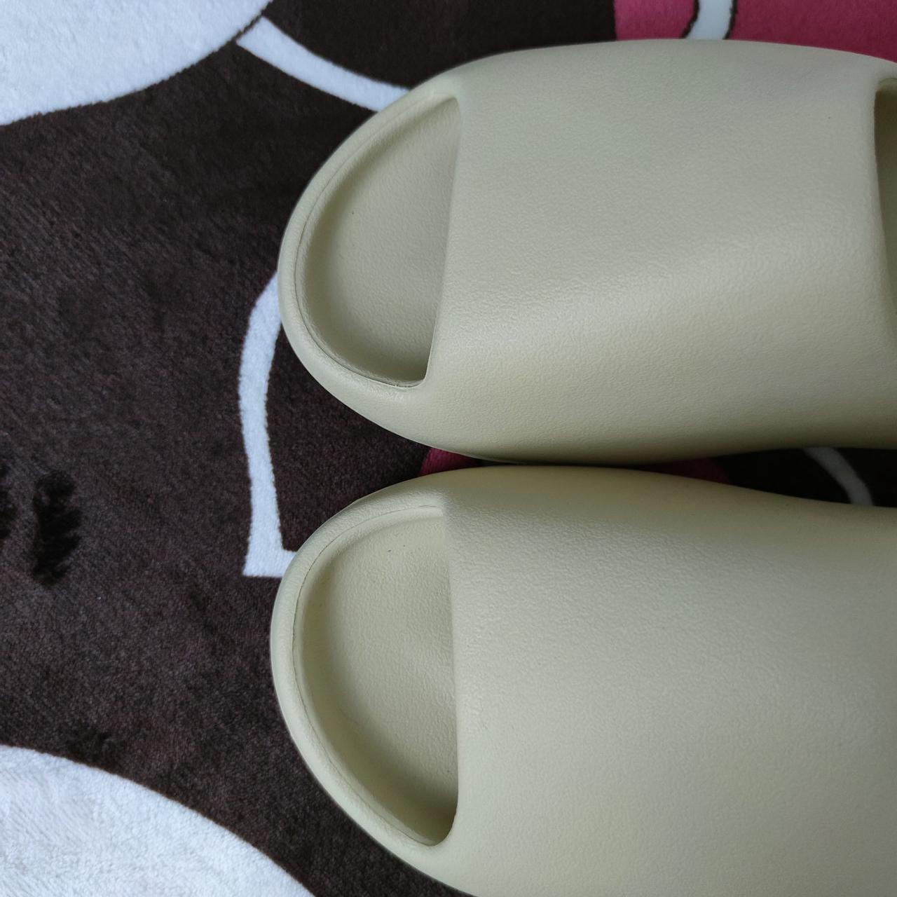 Adidas Men's Cream Slides | Depop