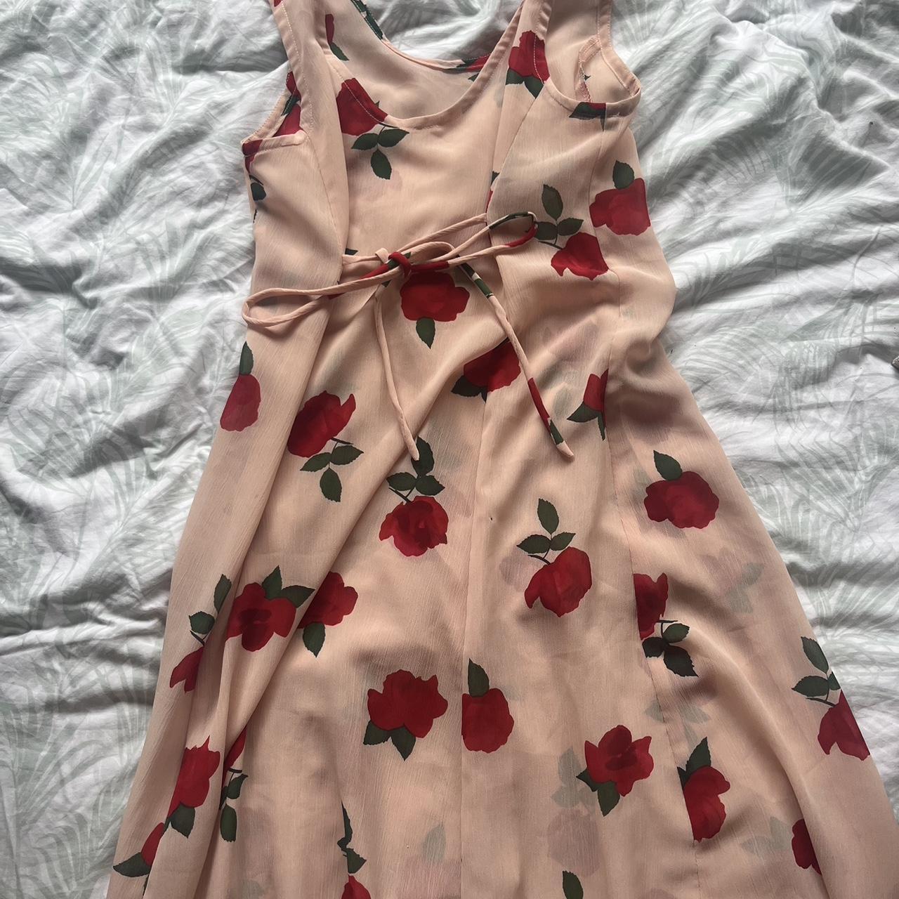 Maxi size 8 looks stunning on nice summer dress - Depop