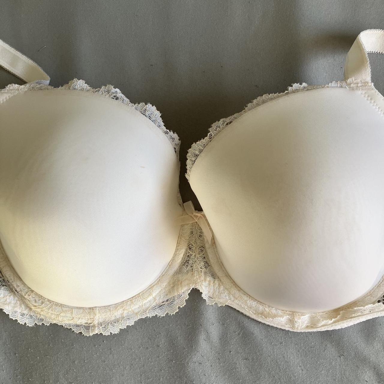 White #lace Victoria’s Secret #bra can go razor back... - Depop