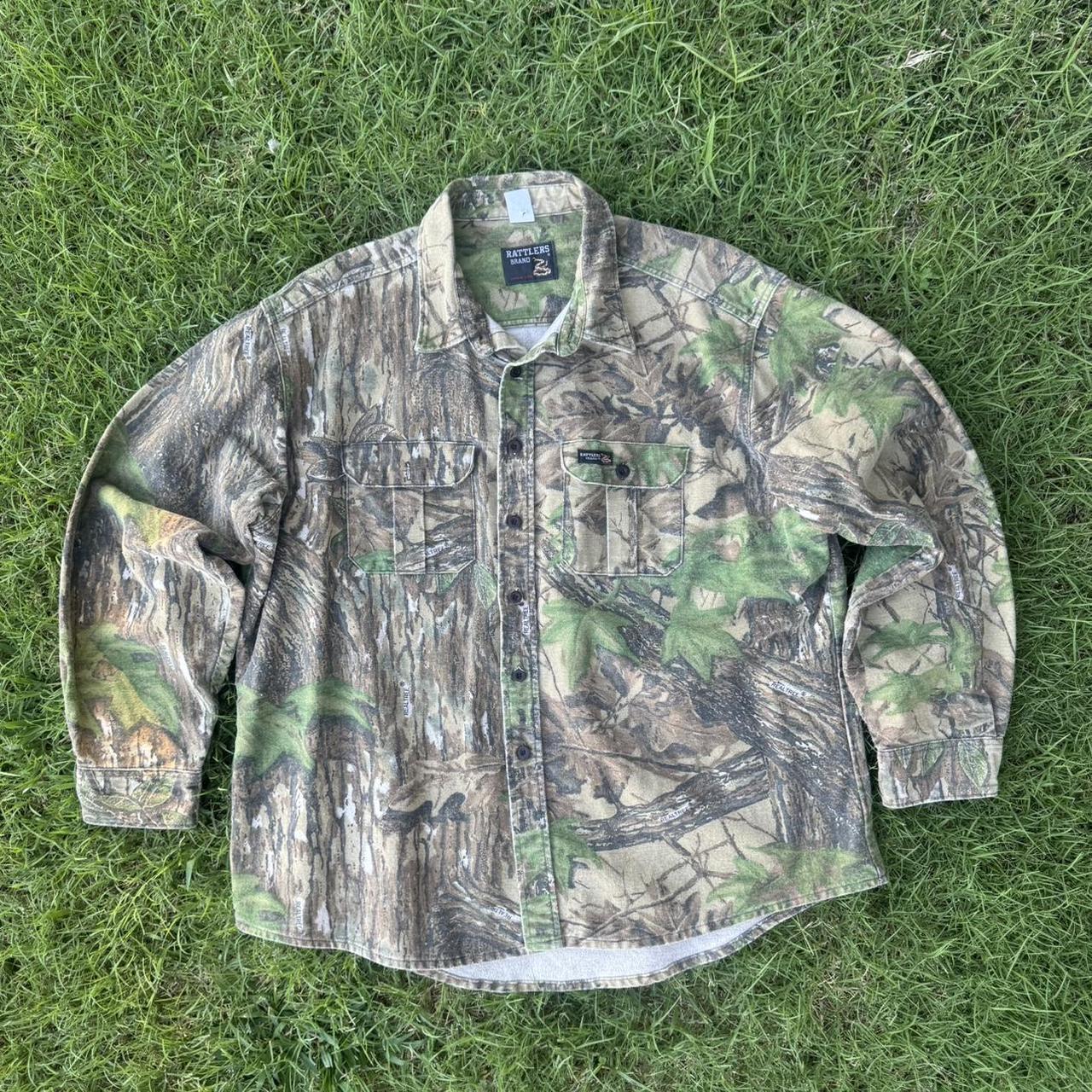 Vintage Realtree camo button up Size: XXL Fits... - Depop