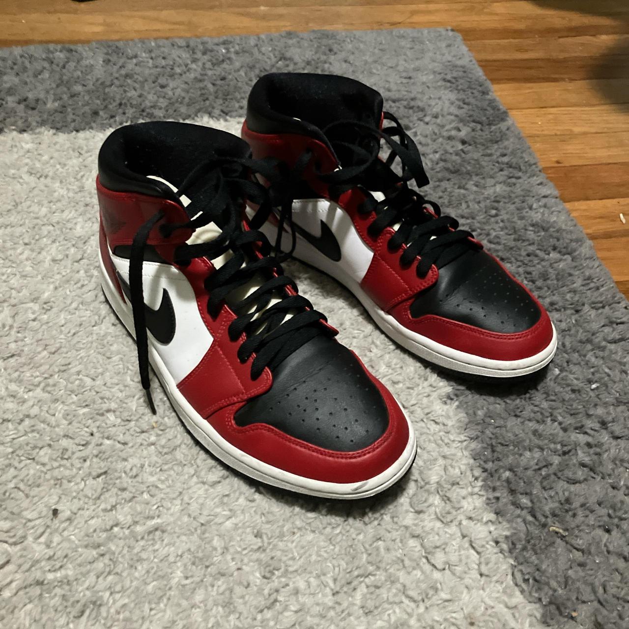 Air Jordan 1 mids Chicago black toes #jordan1 | Depop