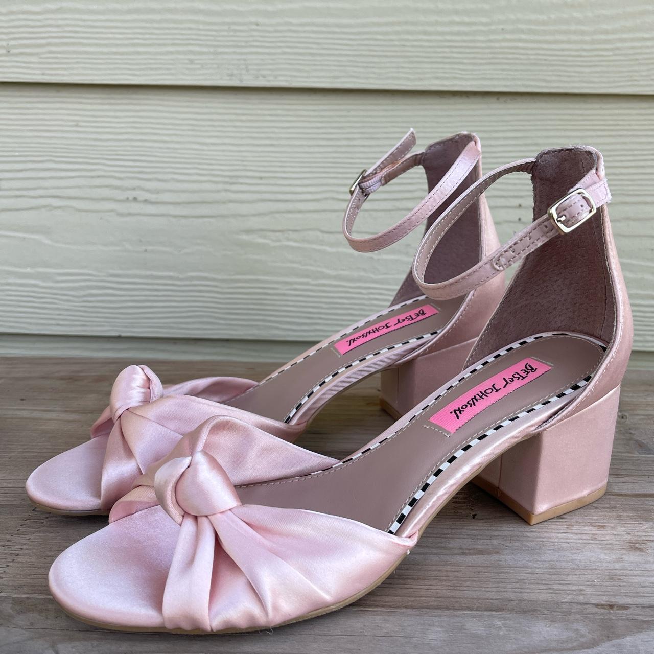 Betsey Johnson Women's Pink and Cream Courts | Depop