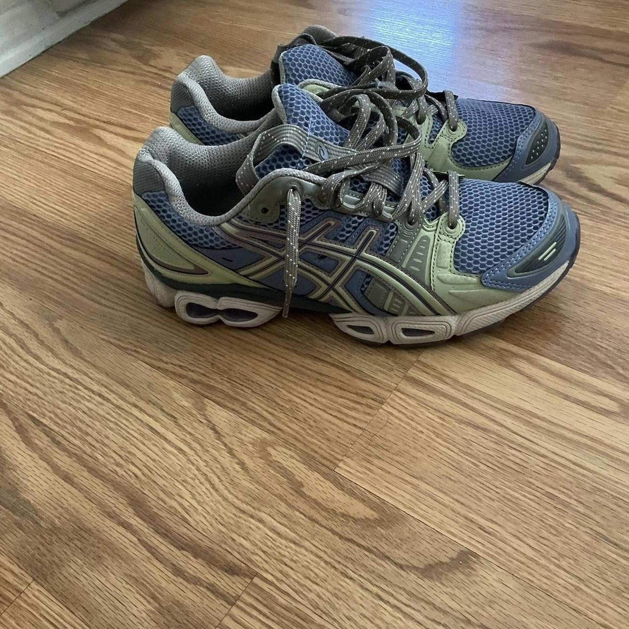 ASICS Women's Green and Grey Trainers | Depop