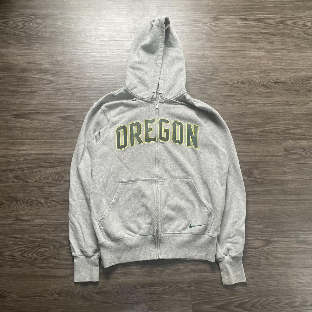 Y2K Nike Oregon ducks hoodie 20.5 x 24.5 inches... - Depop