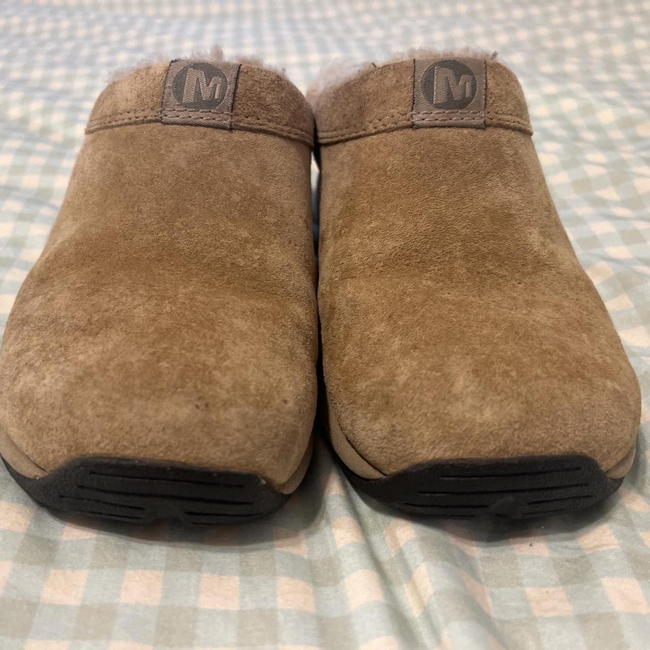 Cute tan fluffy merrell clogs - Depop