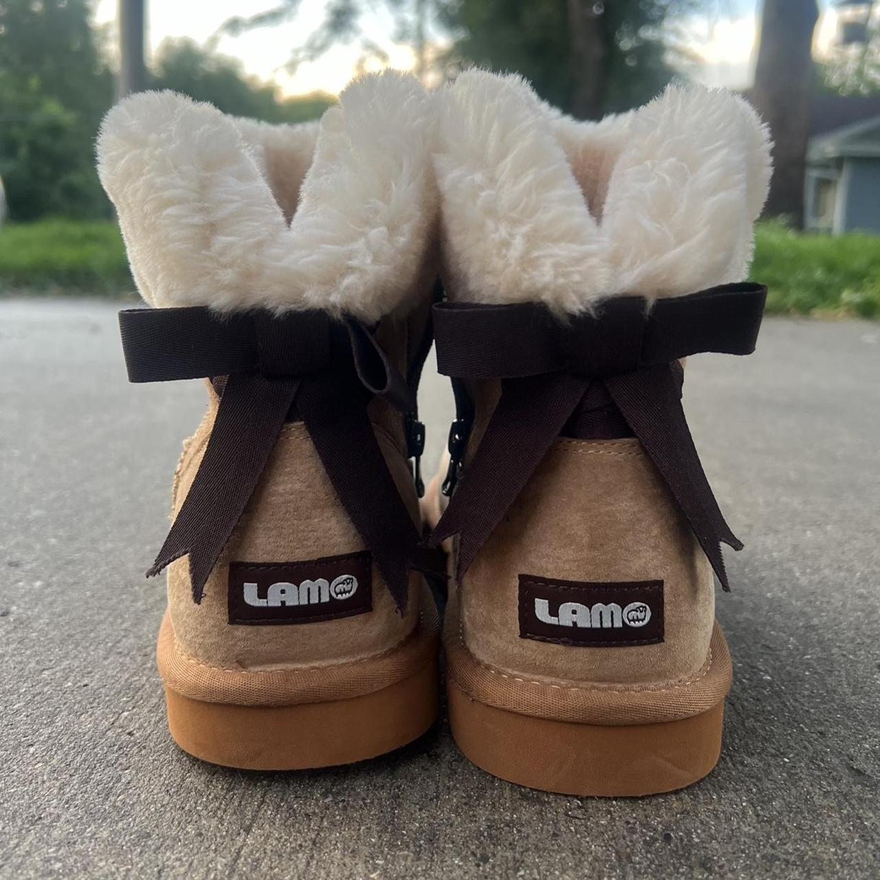 Never worn, tan Lamo boots, with brown bows | Depop