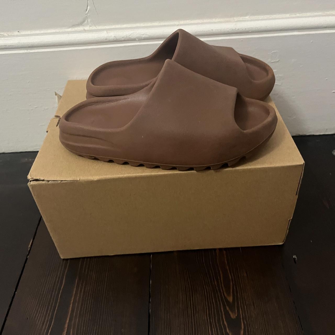 brown yeezy slide size 7.5 worn once - Depop