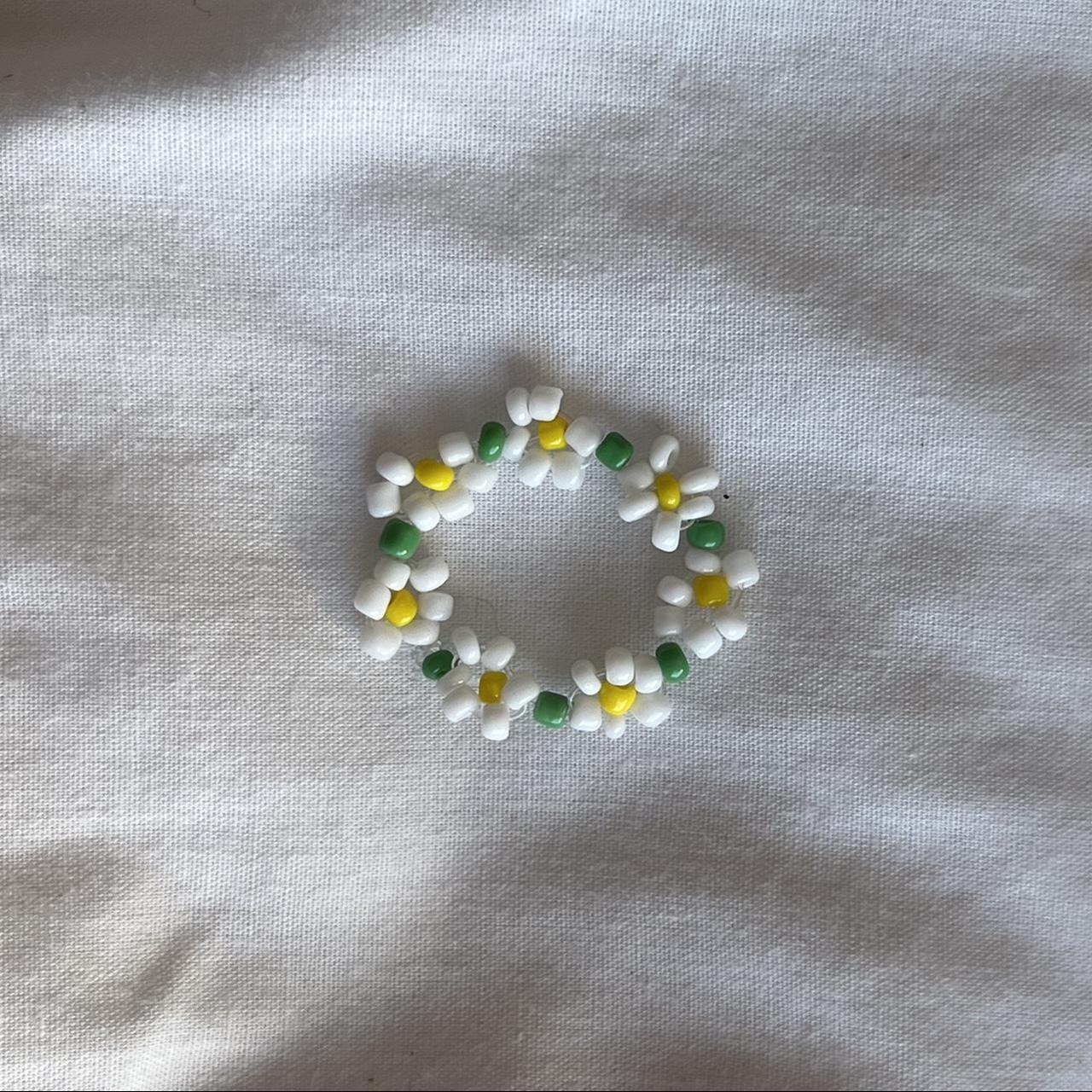 daisy flower beaded ring 🌼 - made by me - made to... - Depop