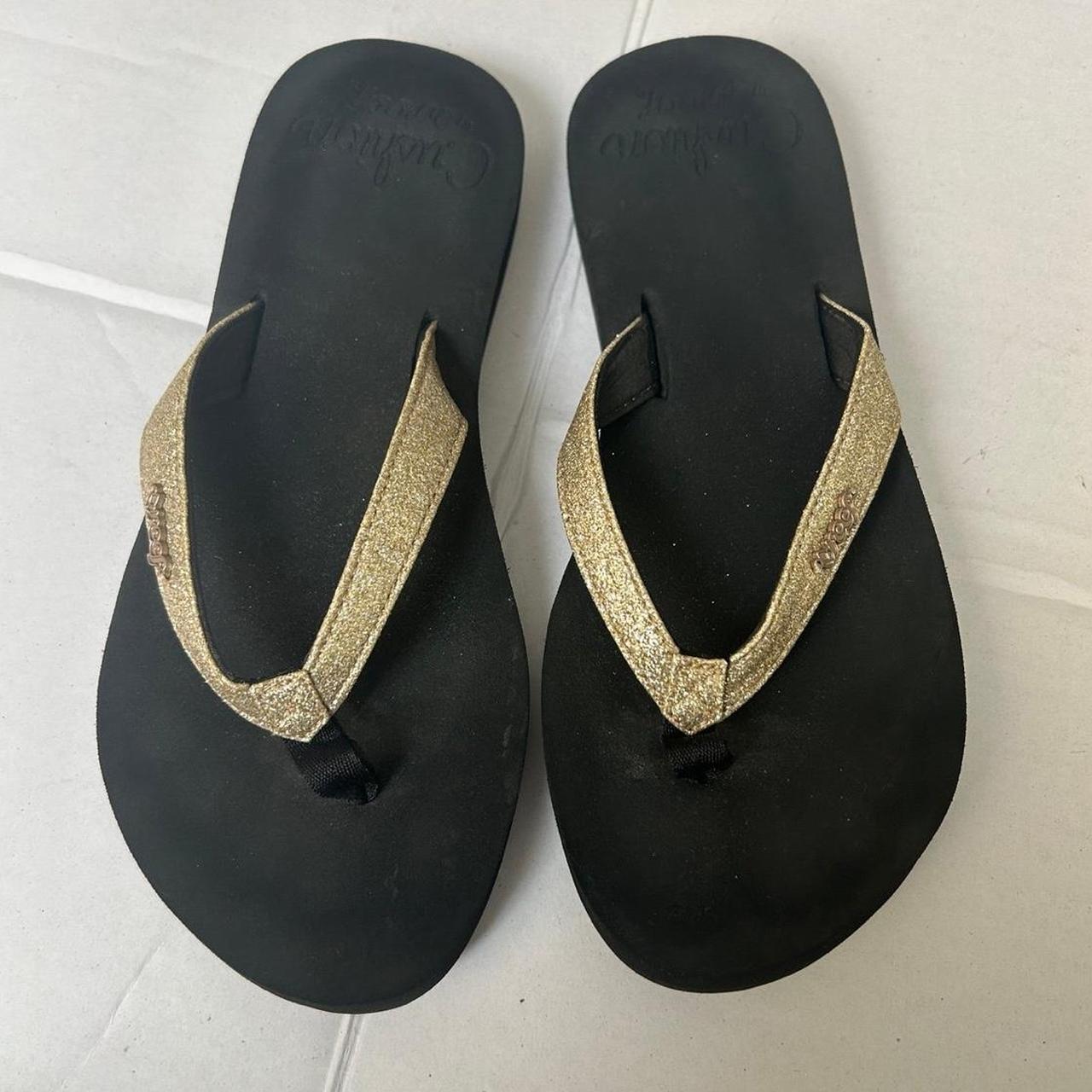 Cushion by reef ladies Sandals size 8 Gold glitter... - Depop