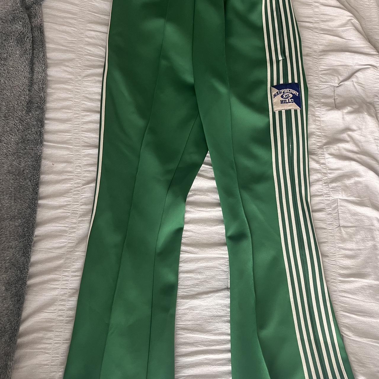 Raspberry hills green sweats #sweatpants 32/32 - Depop