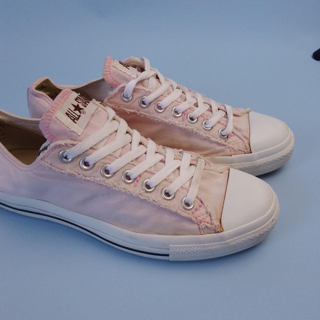 Converse Men's White and Pink Trainers | Depop