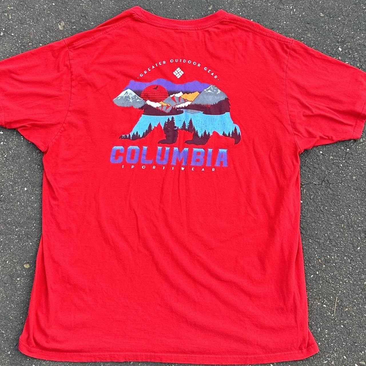 Columbia Graphic tee - Depop