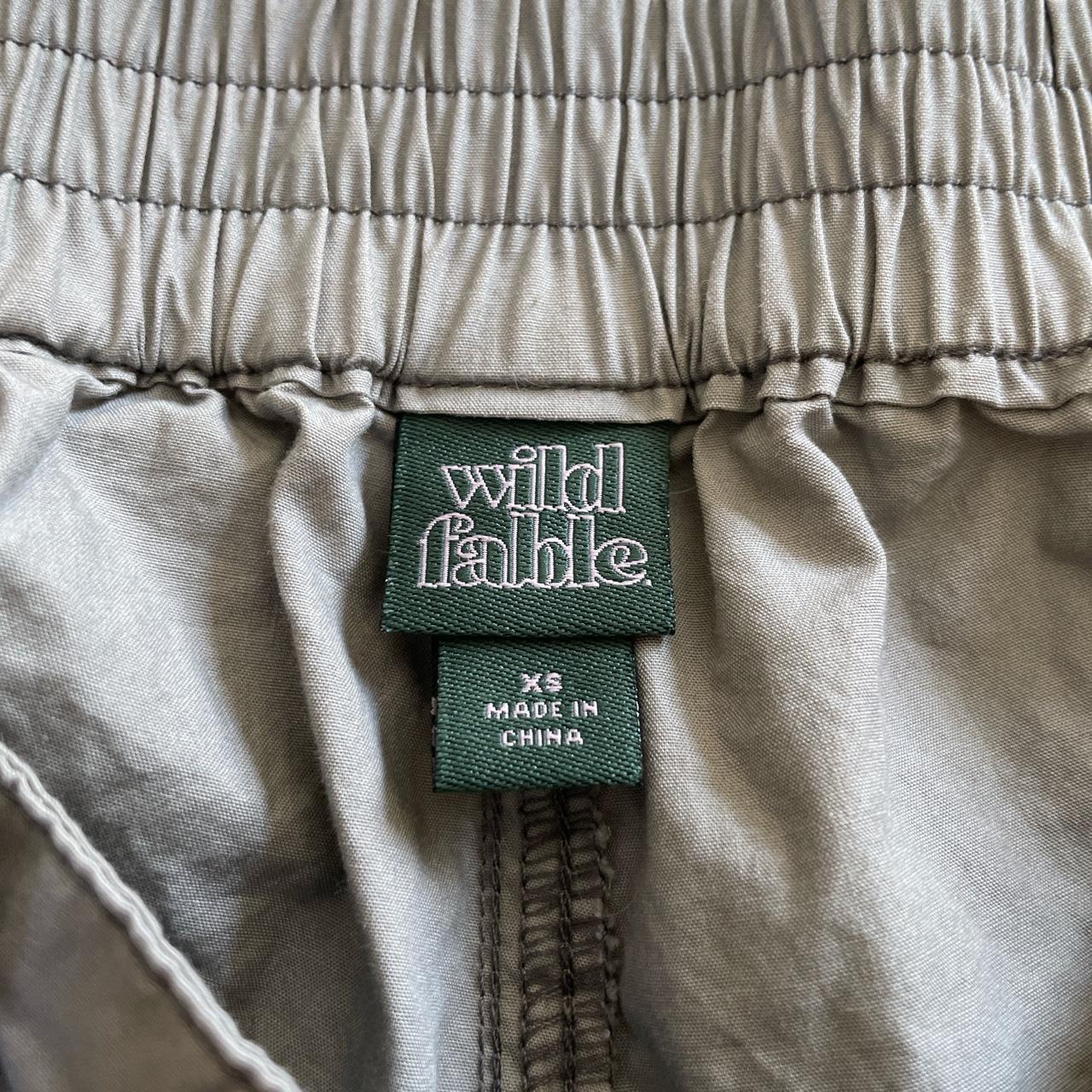 Wild Fable Women's Grey and Pink Trousers | Depop