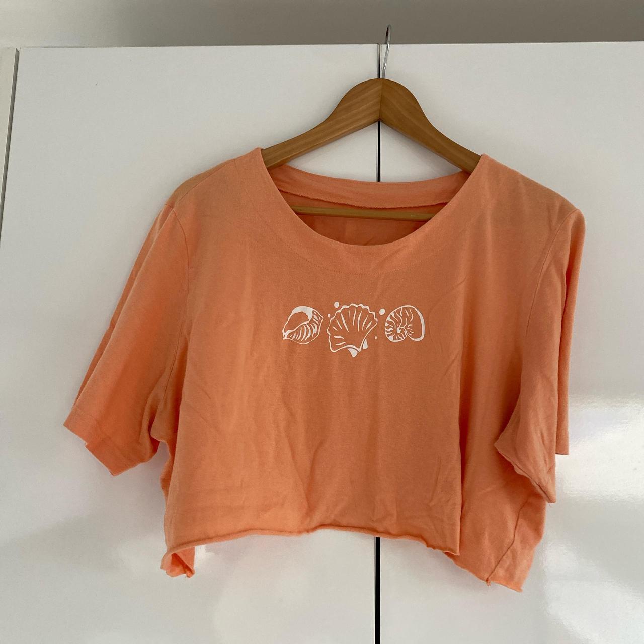 Women’s Surf Tee Seashell Crop Size 10/12 - Depop