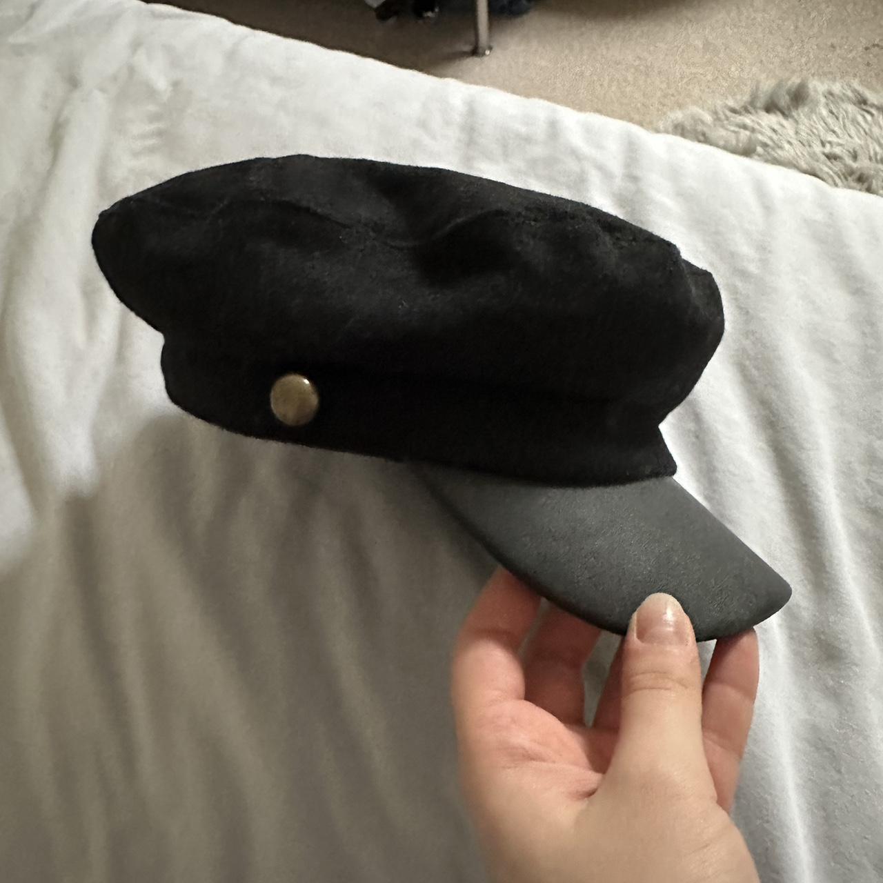 Baker boy hat, worn once, great condition #preppy... - Depop