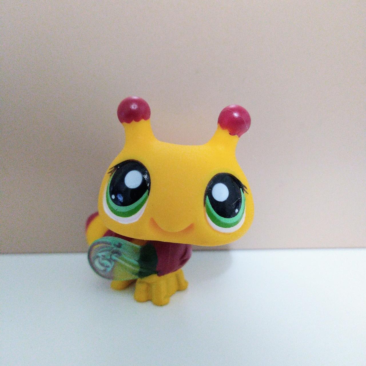 LPS Bee # 02281 🐝 authentic littlest pet shop... - Depop