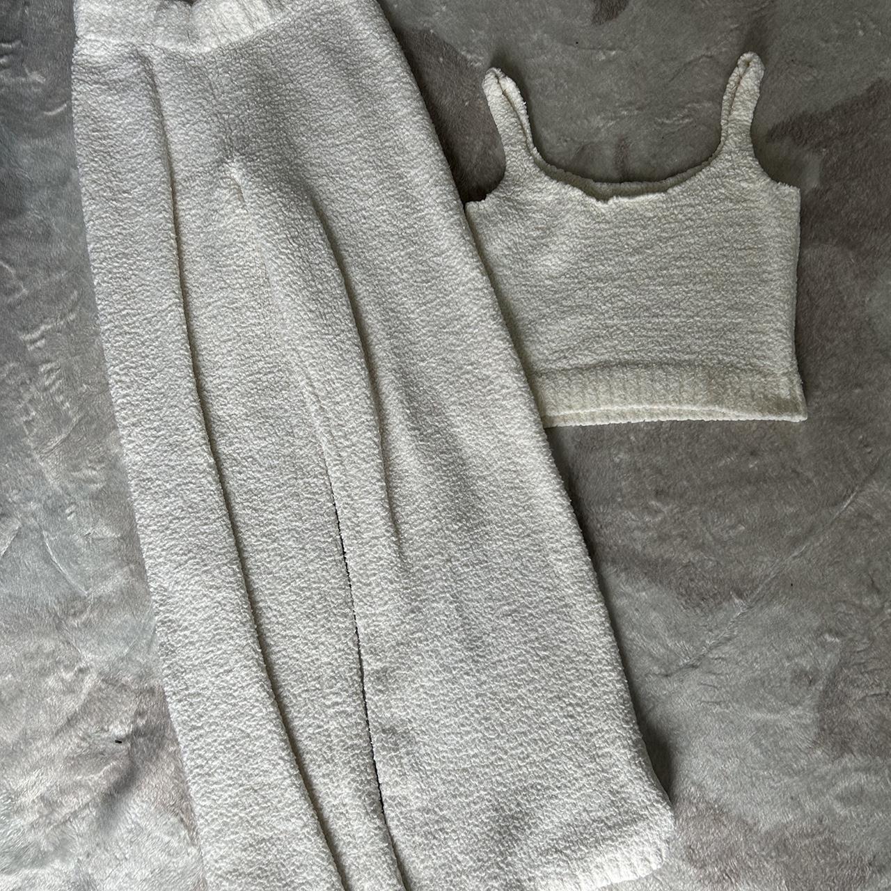 Skims cozy set Mediums and in good condition - Depop
