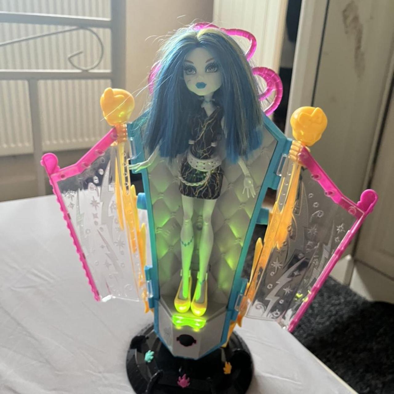 Monster High - Freaky Fusion Recharge Chamber with... - Depop