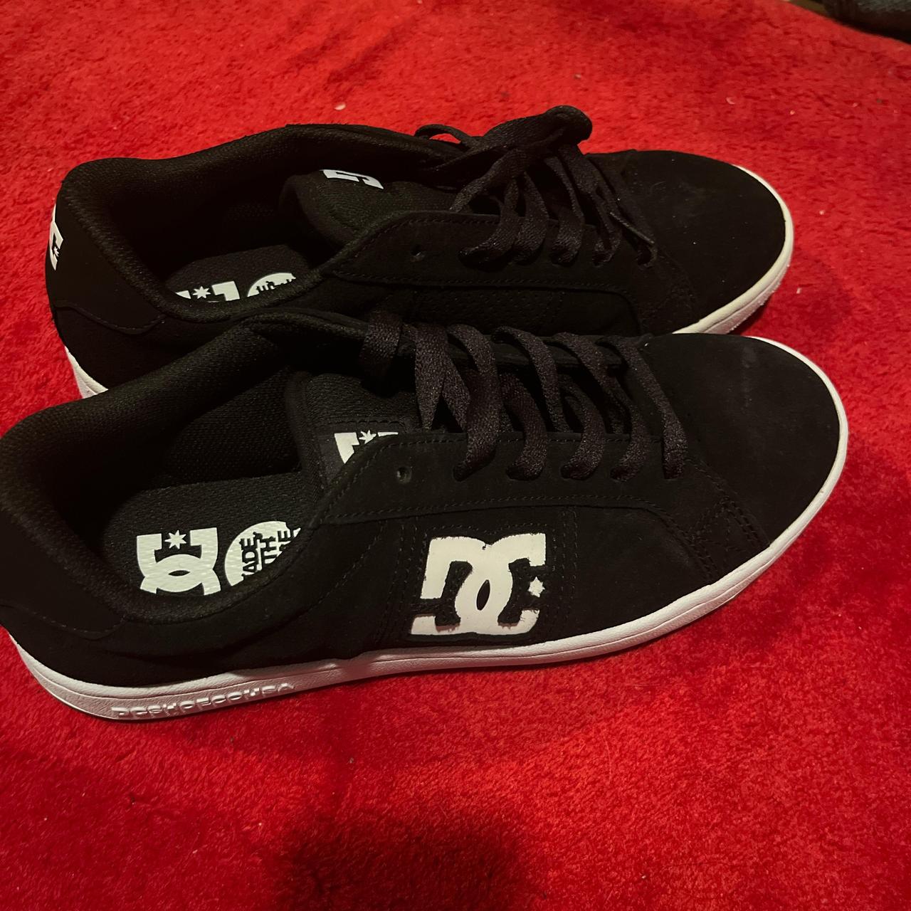 black dc shoes size us 9 perfect condition - Depop