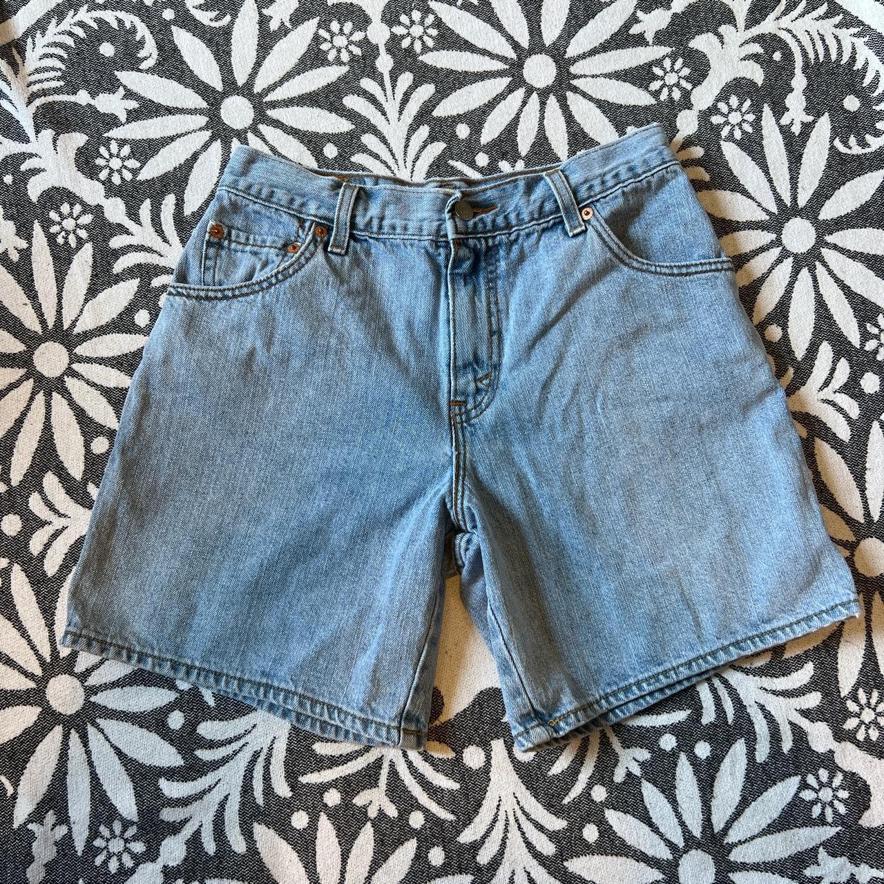 relaxed 550 Levis jorts no size tag, measured 14... - Depop